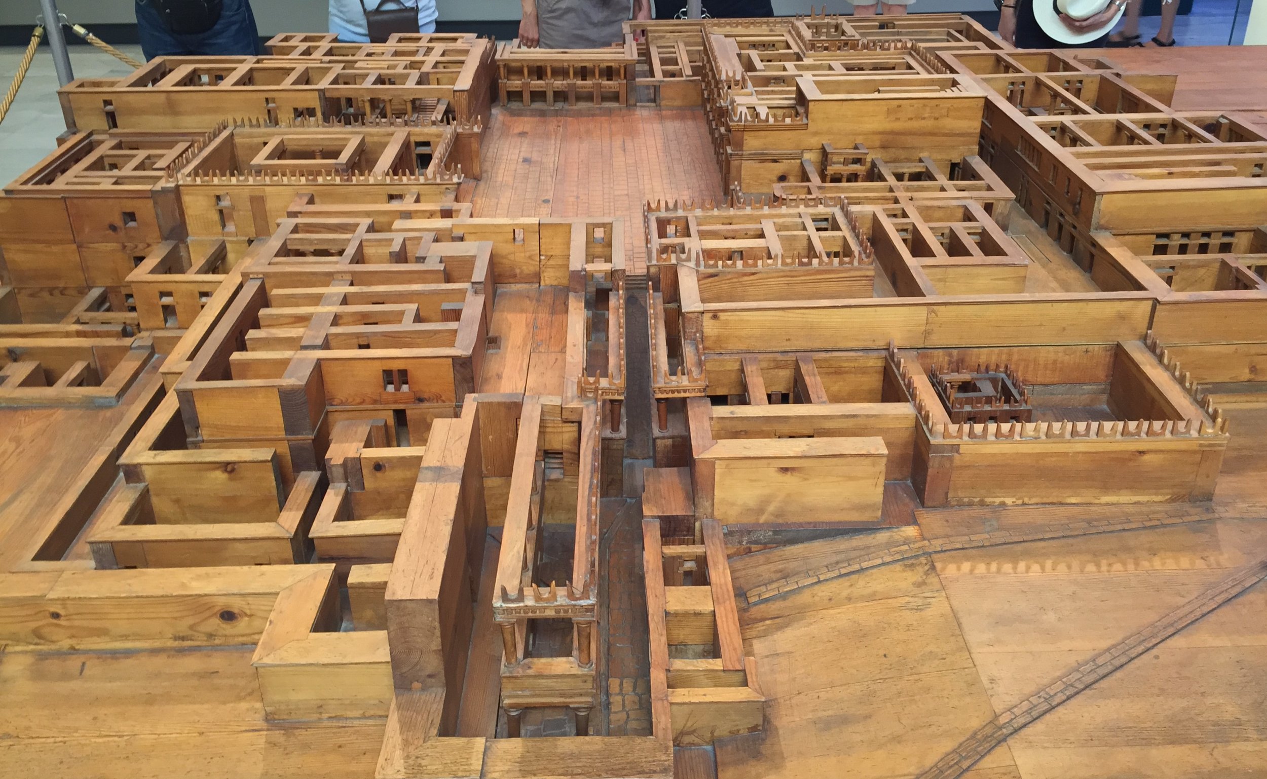Knossos, the 3900 year-old labyrinth of ancient legend.(No Minotaur ...